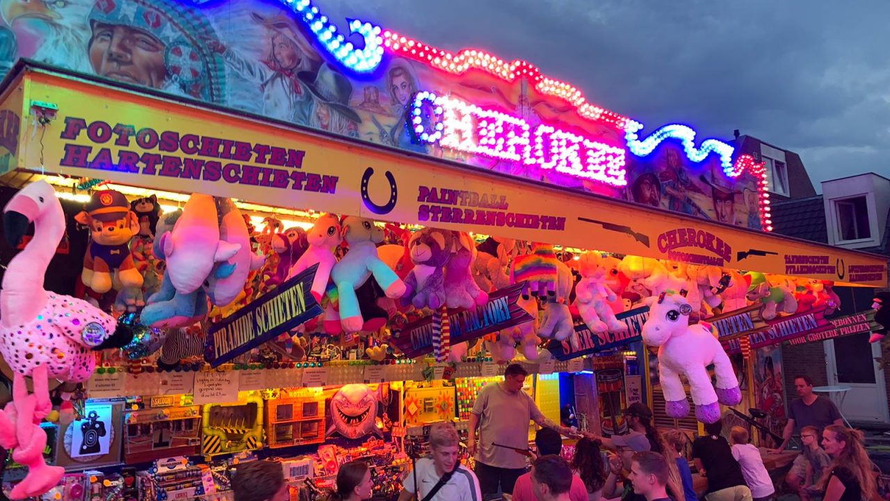 Kermisattractie: Schiettent Huren bij Fun For Events